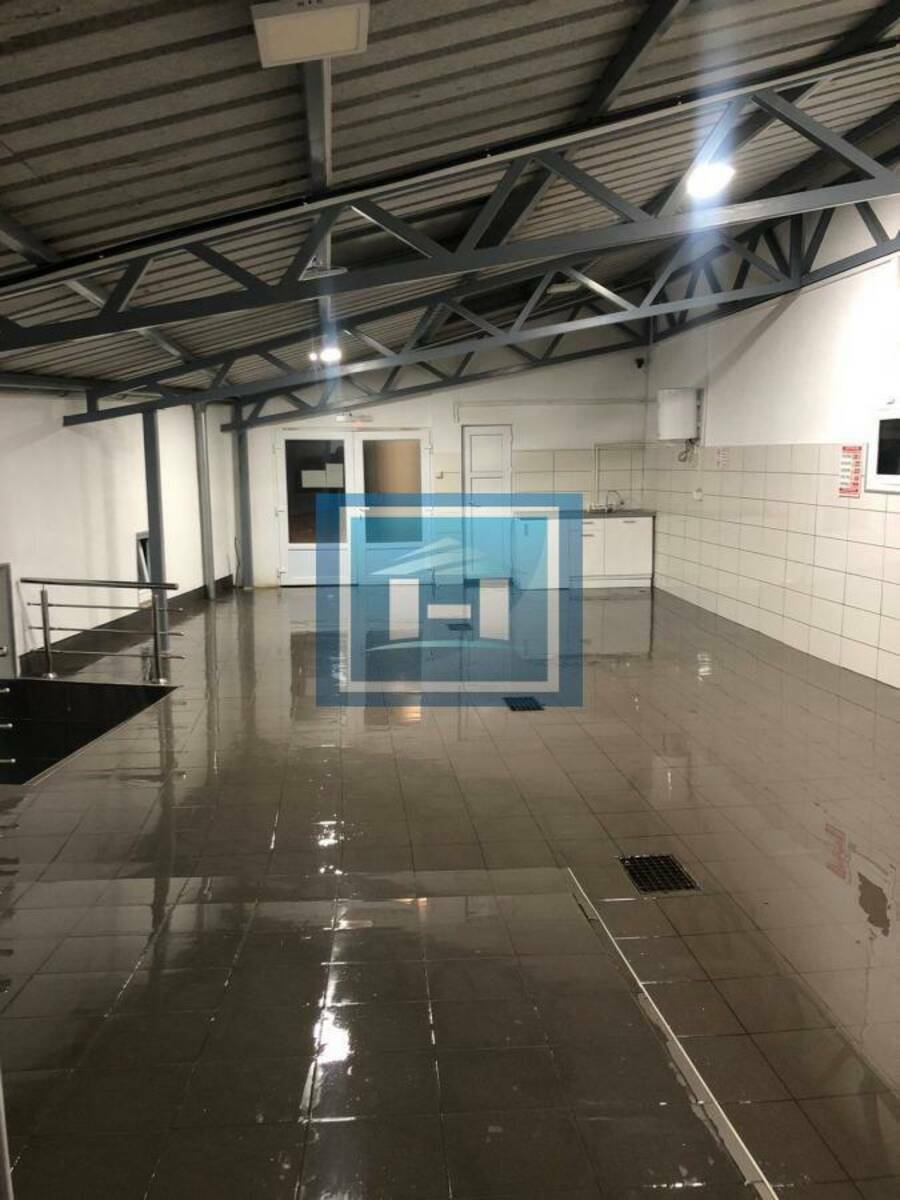 Poslovni prostor / Lokal, Ćićevac – Grad Stalać | Izdavanje · 320m² · 550€