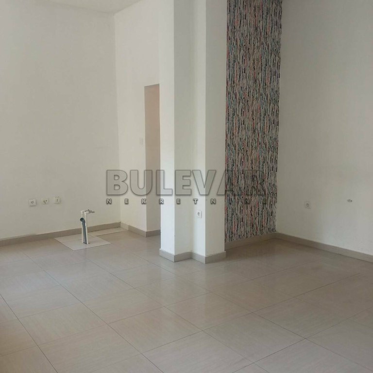 Poslovni prostor / Lokal, Kragujevac - Centar | Izdavanje · 43m² · 350€