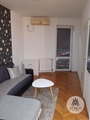 Odlična lokacija – Futoška pijaca, lux stan 39m²