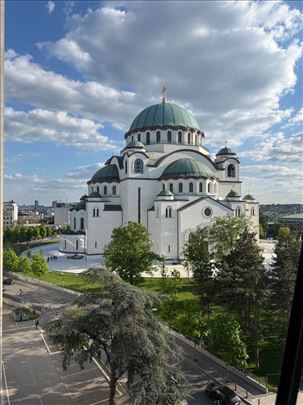 Dvosoban stan za izdavanje na Vracaru pogled Hram