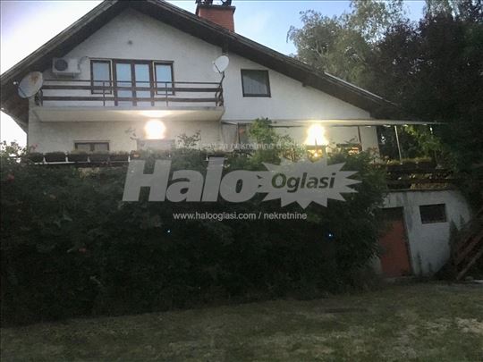 Na prodaju prelepa porodična kuća u Zucu