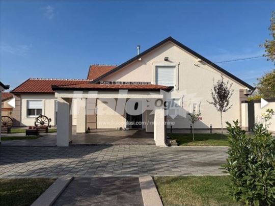 Lux kuca sa pomocnim objektima, okolina Pančeva