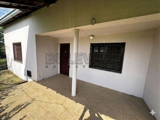 Na prodaju vikendica u Gornjoj Trnavi, 74m2