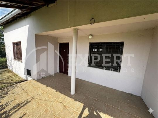 Na prodaju vikendica u Gornjoj Trnavi, 74m2