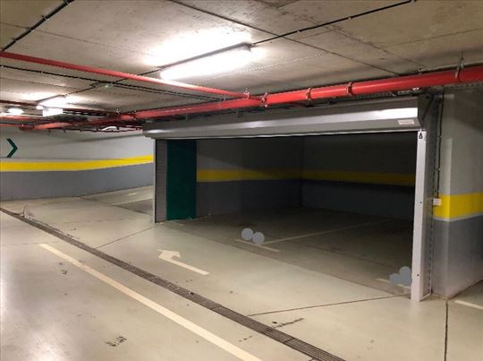 Garažni box sa 2 garažna mesta,36m2