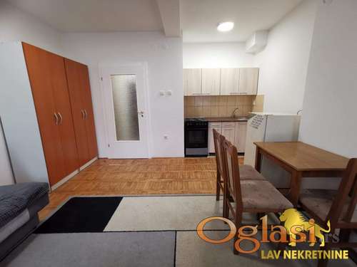 PETROVARADIN - CENTAR - 25.00 m2