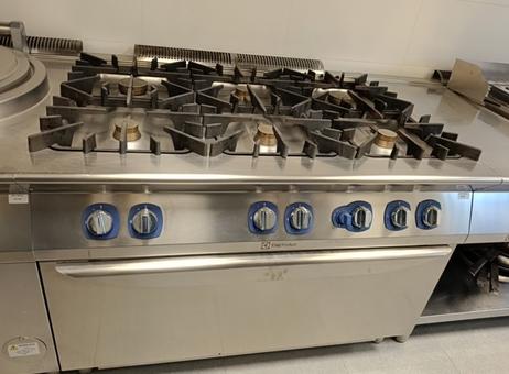 Гасни шпорет са 6 горионика ELECTROLUX XP900