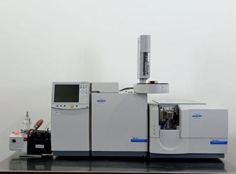 Bruker 450-320 sistem gasne hromatografije–masene spektrometrije (GC-MS)