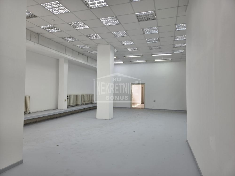 Subotica-centar III-veliki poslovni prostor na 300m od centra grada ID#2153
190.000 €