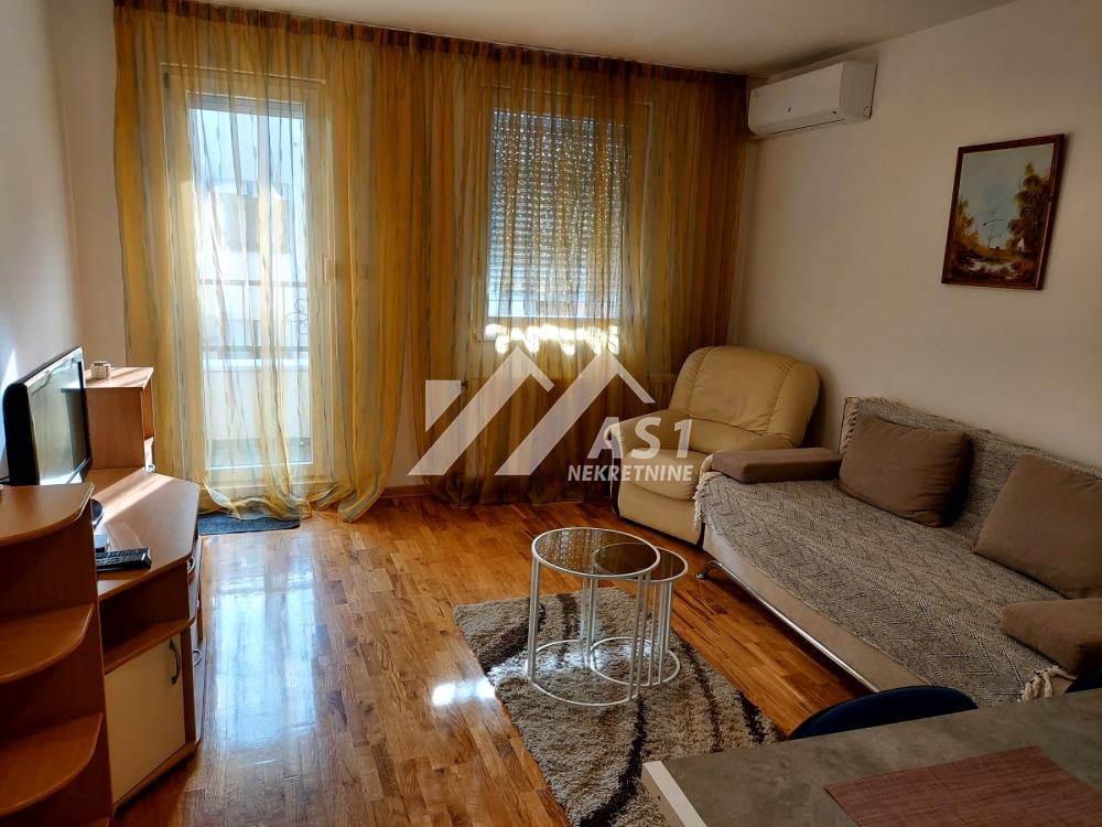 IZDAJE SE JEDNOIPOSOBAN STAN NA SALAJCI ID#6829
400 €