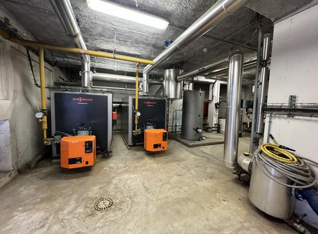 Продaja – 2 котлова Viessmann Vitoplex 100 + горионици Riello C75 – Лион 7. округ