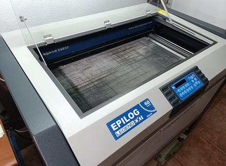 Epilog Ledžend EKST 36 CO₂ laserska mašina za obeležavanje i sečenje, 60 vati