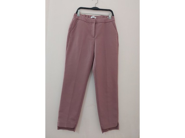 Reserved elegantne pantalone