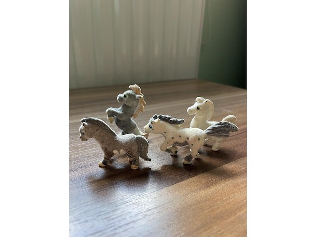 Pony in my pocket figurice