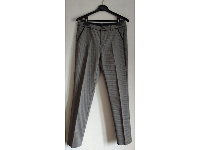 Elegantne UNISEX pantalone – Kao NOVE!