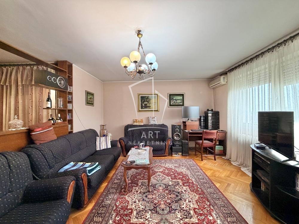 Mike Alasa, Trosoban stan na prodaju, 78m2, 352.000€