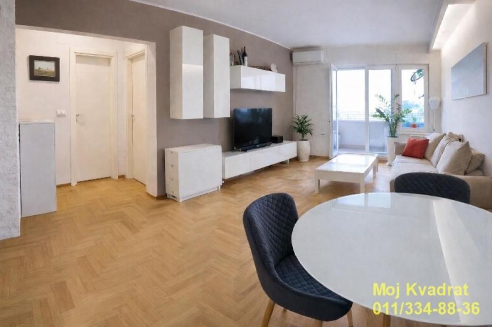 Trosoban stan na prodaju, 82m2, 355.000€