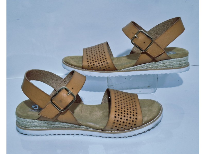 NOVE ,,SKECHERS,, KOZNE prelepe sandale br.40