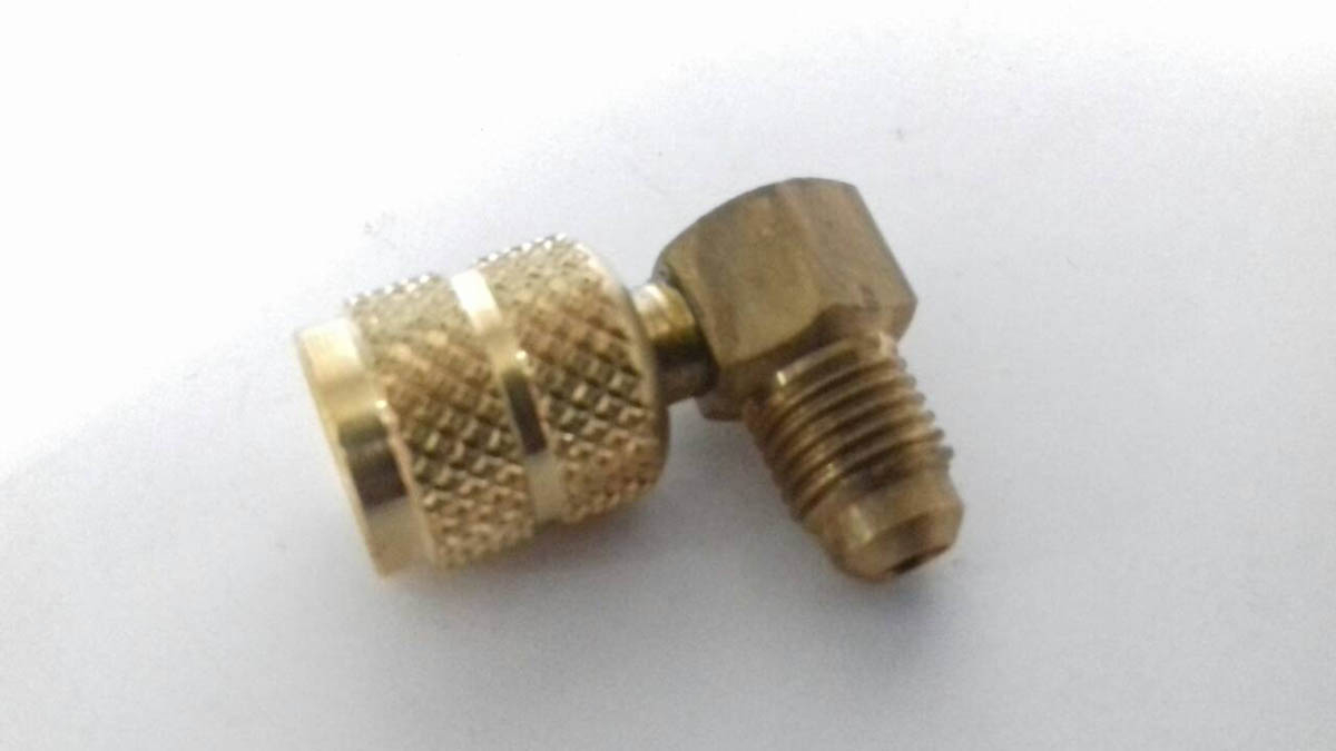 ADAPTER REDUCIR UGAO 90C 5|16 SAE X 1|4 ZA FREON R-410 WIGAM 05059024001