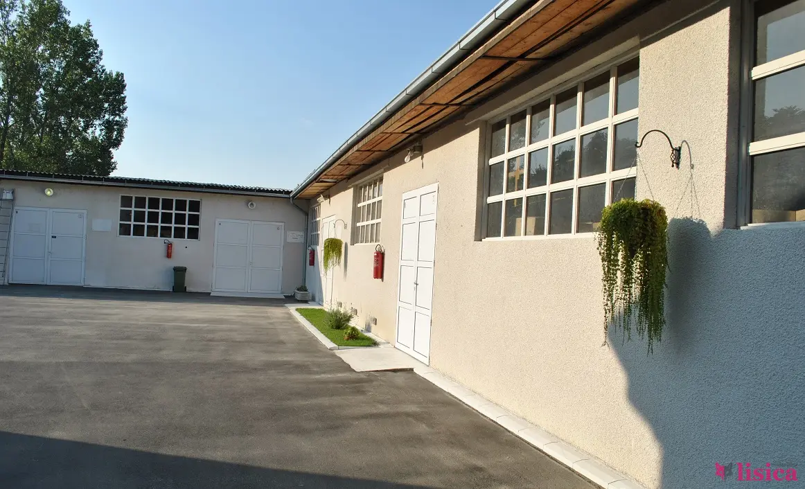 Izdajem magacin u Rakovici od 140m2