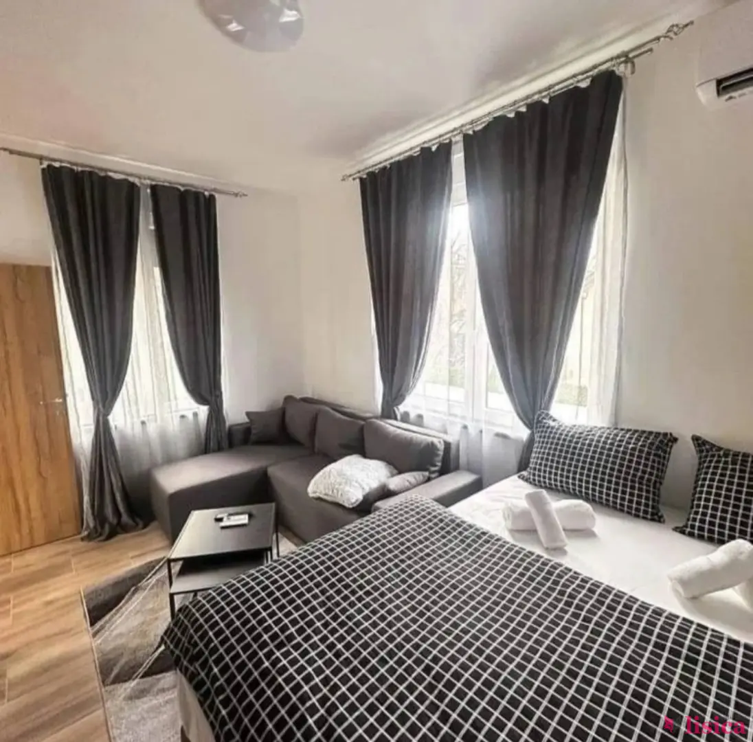 EKSKLUZIVNA PRODAJA - polovina vile sa 2 apartmana u centru Mataruške Banje