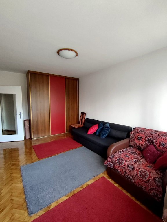 Izdajem dvosoban stan, Novi Beograd, Otona Zupančića 50 m2