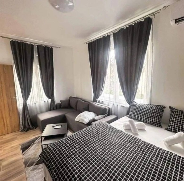 EKSKLUZIVNA PRODAJA-polovina vile sa 2 apartmana u centru Mataruške Banje
