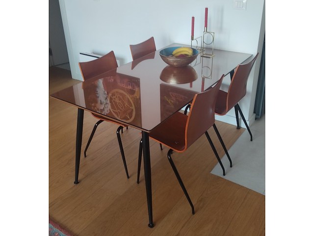 Trpezarijski sto sa 4 stolice
