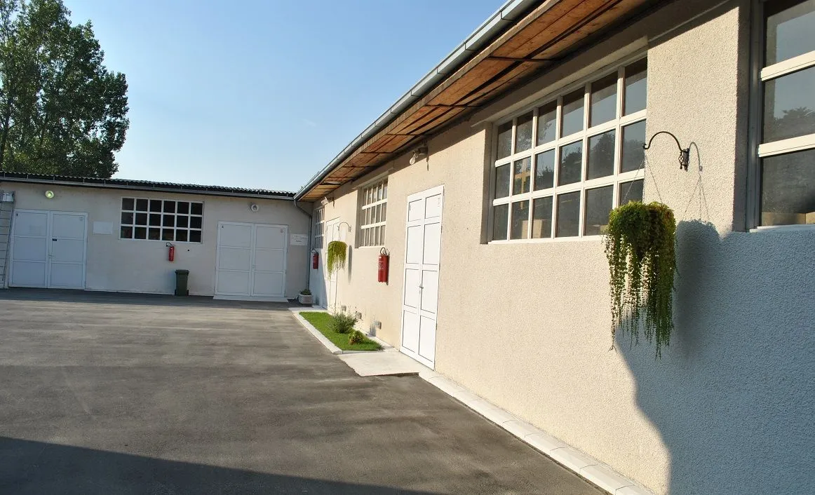 Izdavanje, poslovni prostor, 140m², Rakovica, Beograd
