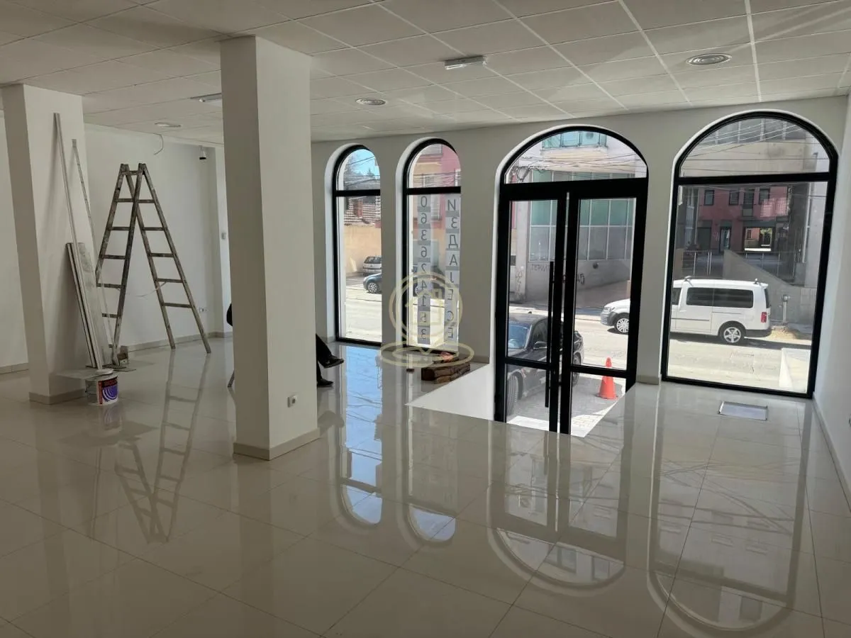 Izdavanje, poslovni prostor, 140m², Centar, Kragujevac