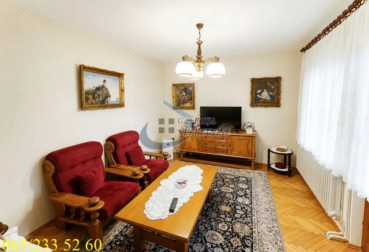 Prodaja, kuća, 212m², Centar, Inđija
