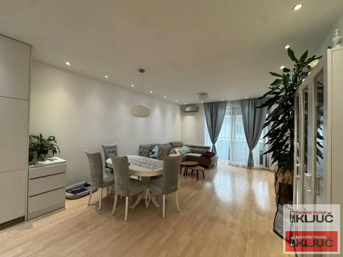 Prodaja, četvorosoban stan, 97m², Sajmište, Novi Sad
