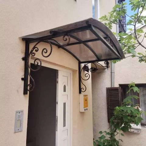 NADSTREŠNICA OD KOVANOG GVOŽĐA 04