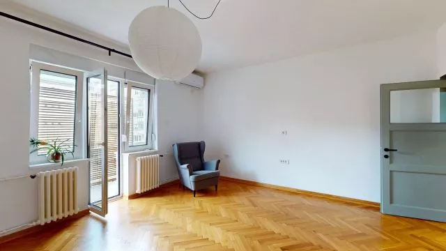 RENOVIRAN TROSOBAN STAN NA KEJU-NOVI SAD
