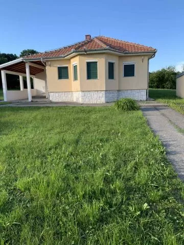 PRODAJEM KUCU U VRBOVNU-LAZAREVAC