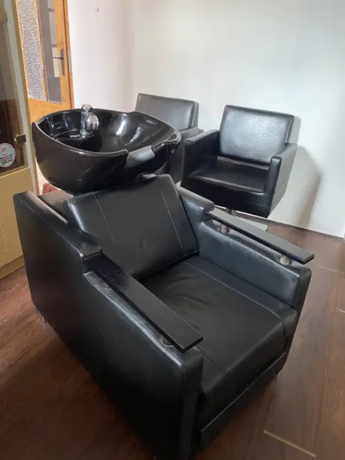 Na prodaju kompletna oprema za frizerski salon