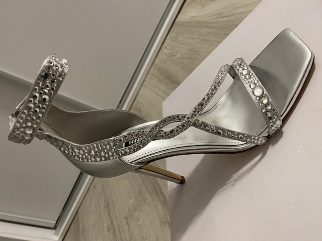 NINE WEST sandale NOVE!