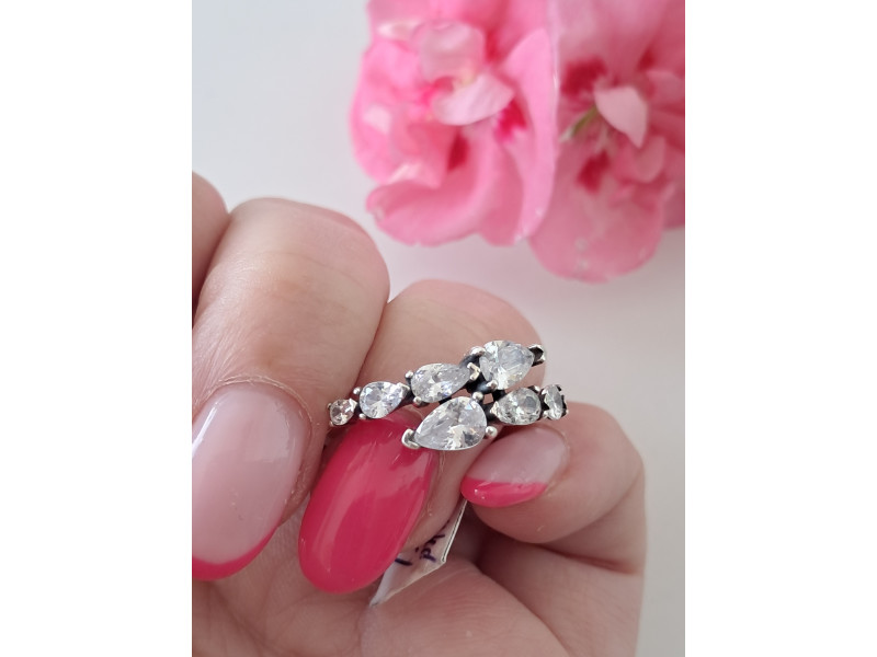 Nov Pandora prsten sa kamencicima 18,5mm
