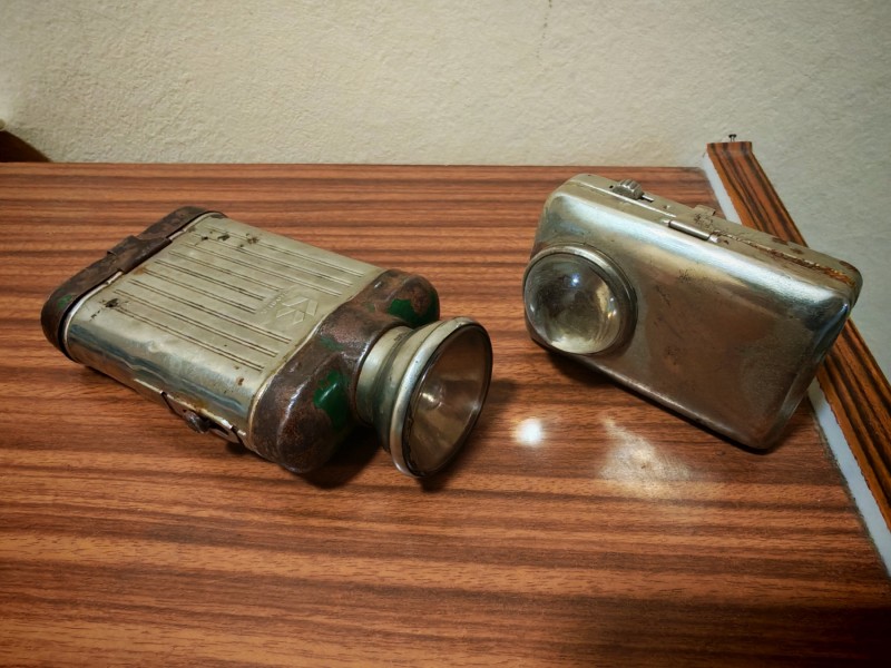Dve stare BATERIJSKE LAMPE