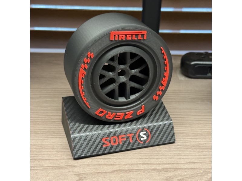 F1 točak (guma) 2026 (replika)