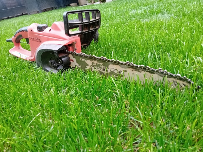 DOLMAR elektricna testera.