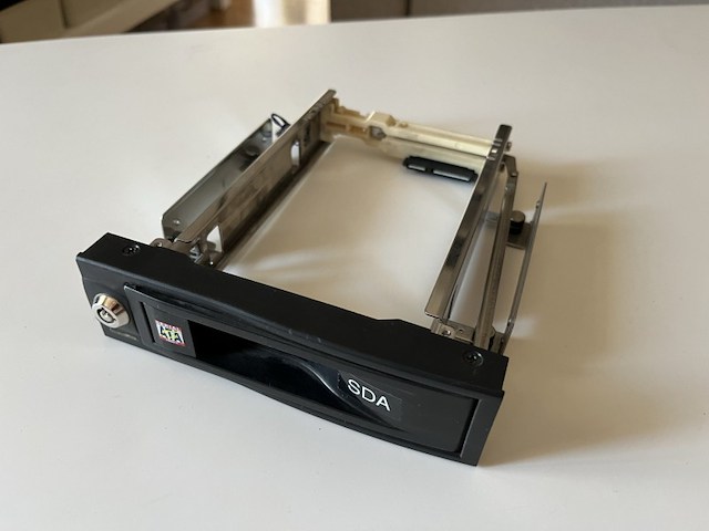 Icy Dock rek fioka za hard disk