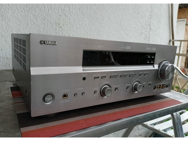 Yamaha RX-V750