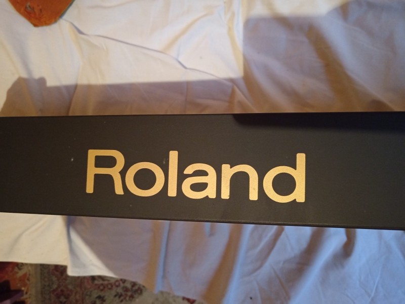 Roland digital pianino