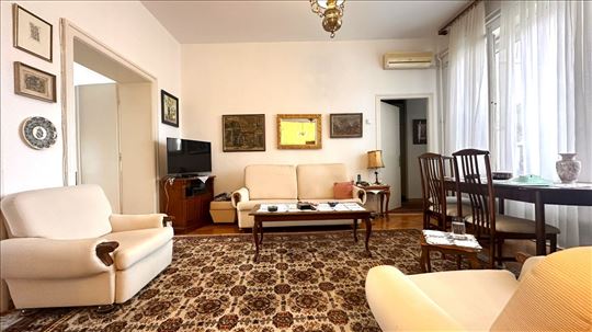 Salonski stan, Stari grad ul. Vlajkovićeva, 115m2