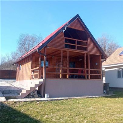 Impozantna nekretnina, Vikendica na Gružanskom jez