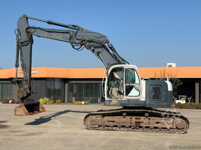 Lančani bager
NEW HOLLAND KOBELCO E235SR-1ES Kettenbagger