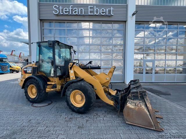 Utovarivač
Caterpillar 908M / 2.644h / Gabel / Schaufel