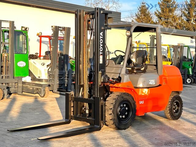 Viljuškar
Toyota 42-4FD40 / DIESEL / 4500KG / DUPLEX / FO