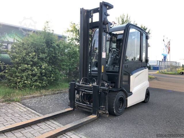 Električni viljuškar za 4 točka
UniCarriers MX35L